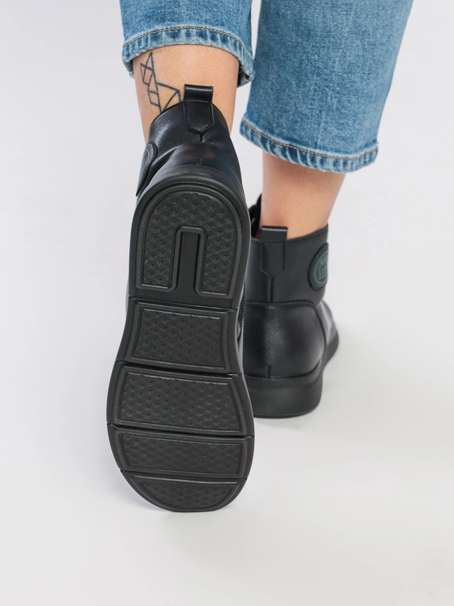 Ботинки черного цвета с эластичной шнуровкой Baden купить за 6460 руб ...